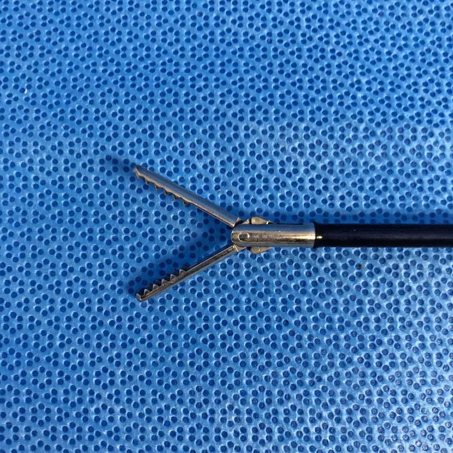 Adler Surgical 5mm Rotating Insulated Atraumatic Fenestrated Grasper ...