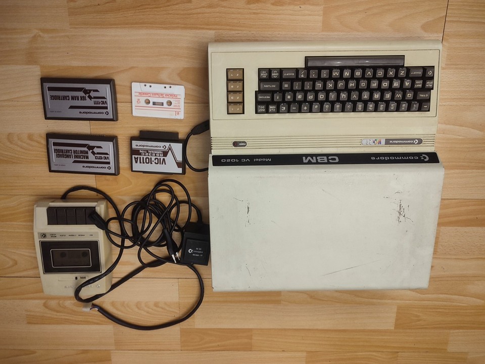 Alter Commodore Computer C64 CBM VC VIC 1020 + VC 20 + CN2 Terminal RAM ...