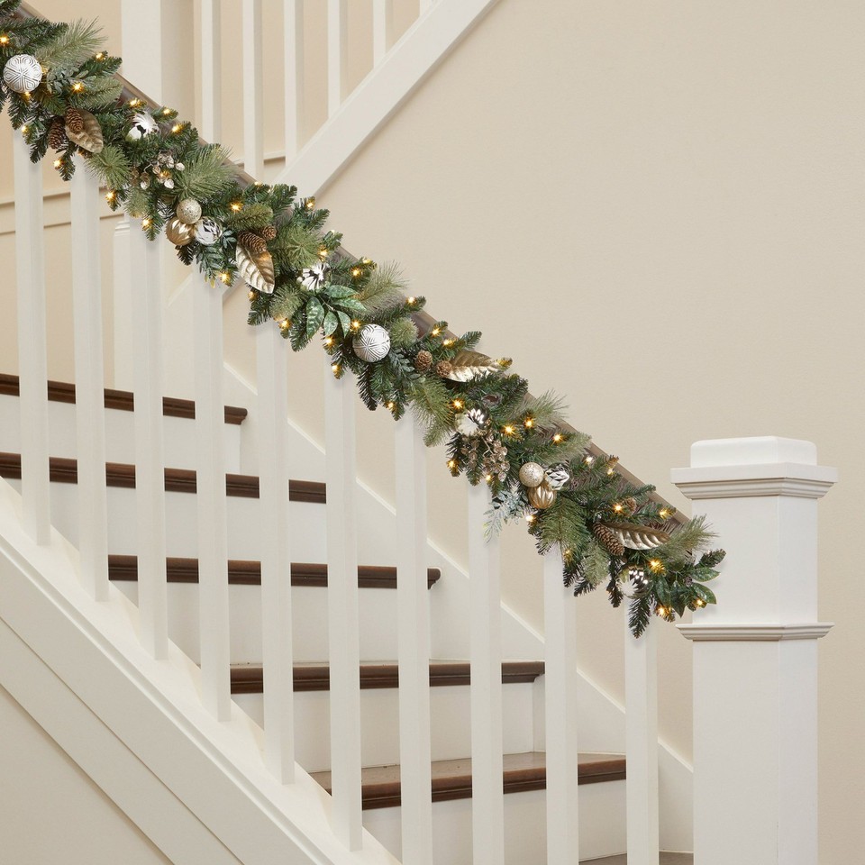 CG Hunter 2.7m (9 ft.) Decorated Garland Pre-Lit with 90 LED Lights | eBay
