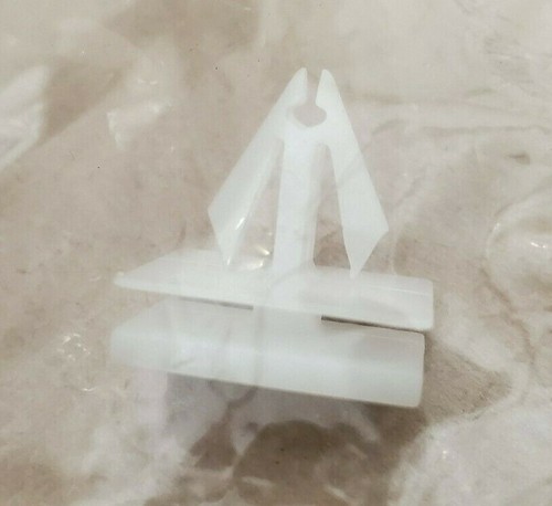 GM #25724529 NOS GENUINE GEM OEM Rocker Molding Clip Lot of 2 *FREESHIP ...