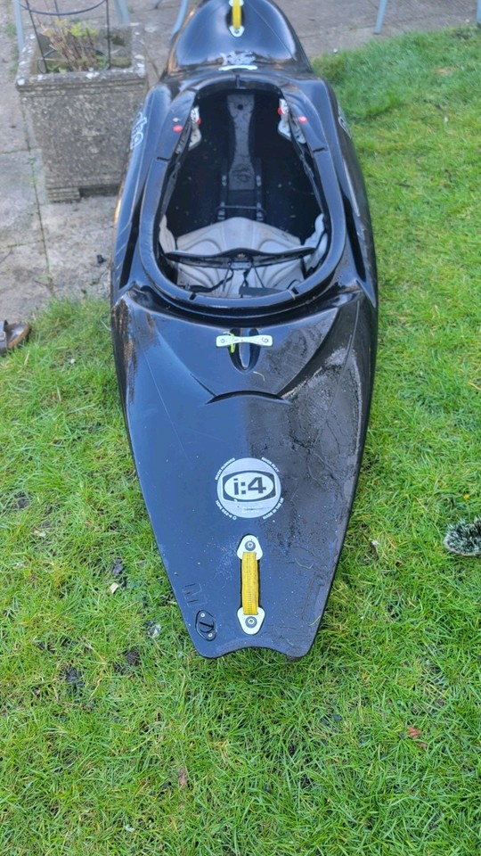 PYRANHA 4.1 PLAYBOAT WHITEWATER SURV Allround Boat Medium Length 220cmm ...