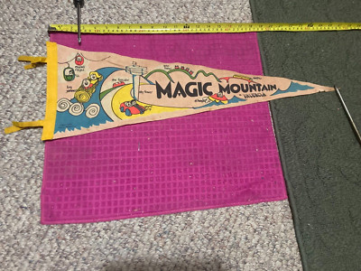 VINTAGE Magic Mountain Pennant VALENCIA CA El Bumpo SKY TOWER Gold ...
