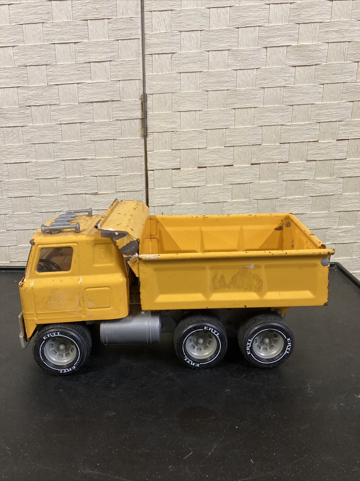 VINTAGE ERTL PRESSED STEEL DUMP MASTER INTERNATIONAL TOY YELLOW TRUCK ...