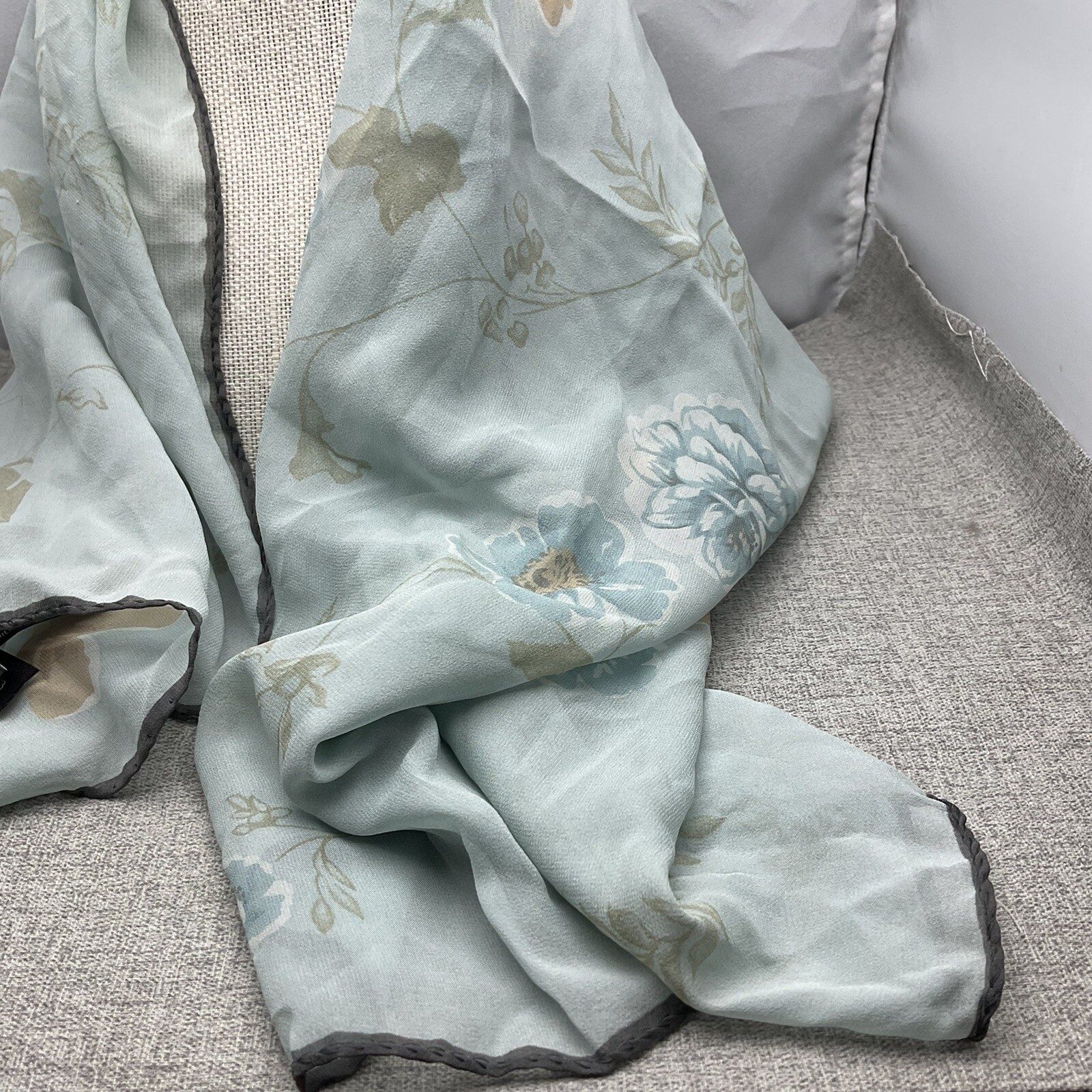 ISA Blue Flower Floral Gray Border 100% Seta-Silk 36x… - Gem