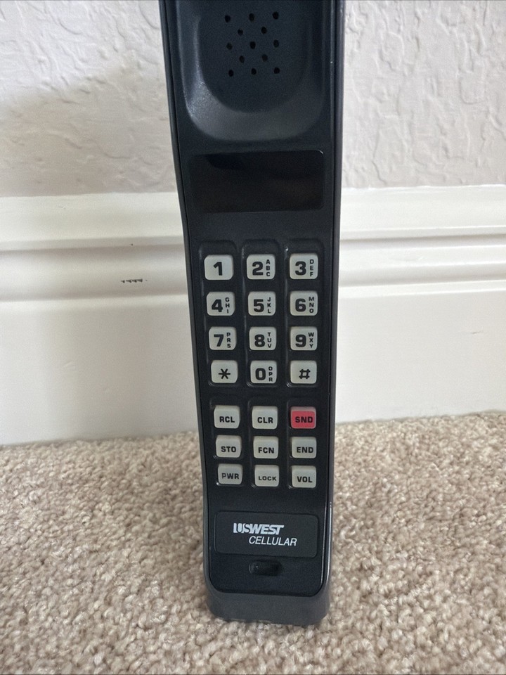 Vintage Motorola Brick Cell Phone DynaTAC 8000 Series F09PDY8337AG ...
