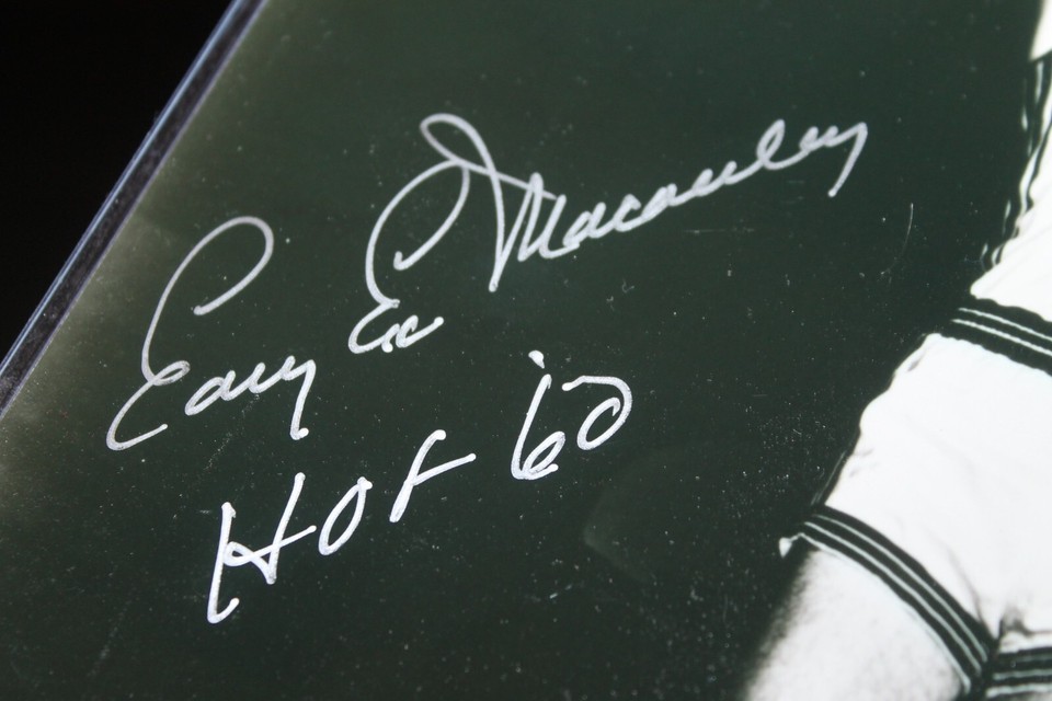 EASY ED MACAULEY HOF '60 AUTOGRAPHED HAWKS 8X10 PHOTO | eBay