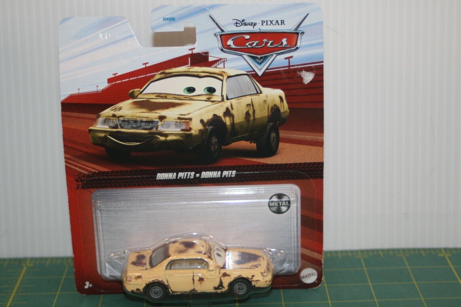 Disney Pixar Cars Donna Pits Rust Eze Racing Diecast Mattel New