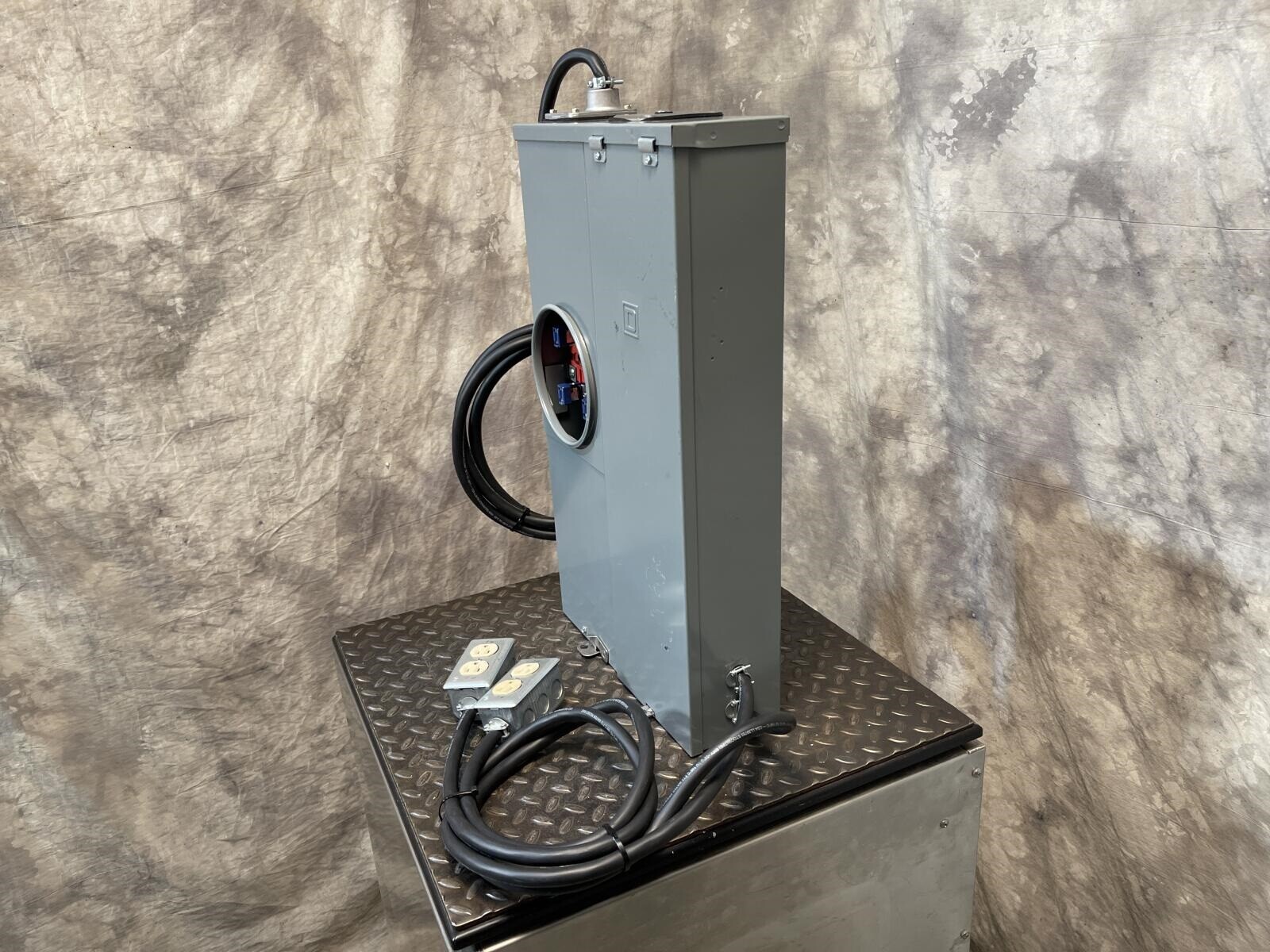 Square D SC1624M100S 100A Load Center with L1420 Plug, Receptacles and ...