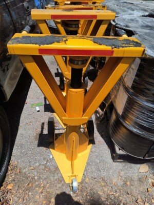 Ratchet Beam Trailer Jack, 100,000 Lb. Static Capacity, Stabilizing ...