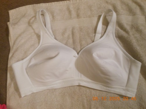 M - CACIQUE / 44B / LIGHT LINED / WIRELESS / SPORTS BRA / WIDE STRAP ...