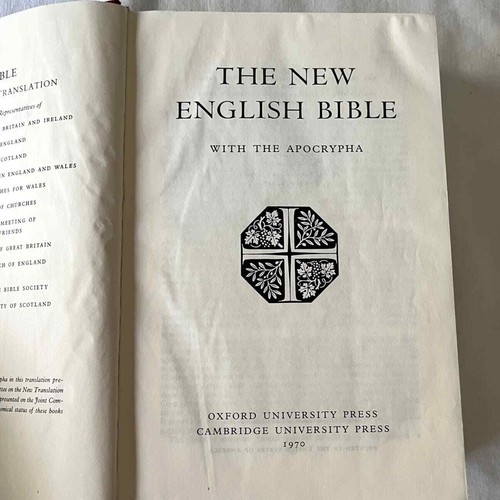 New English Bible With Apocrypha Cambridge Oxford 1970 Hardcover Book ...