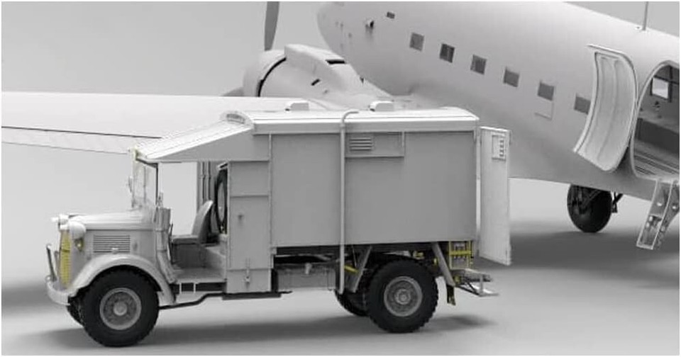 1:35 Late War British Army 4x2 Heavy Ambulance scale model kit by Gecko ...