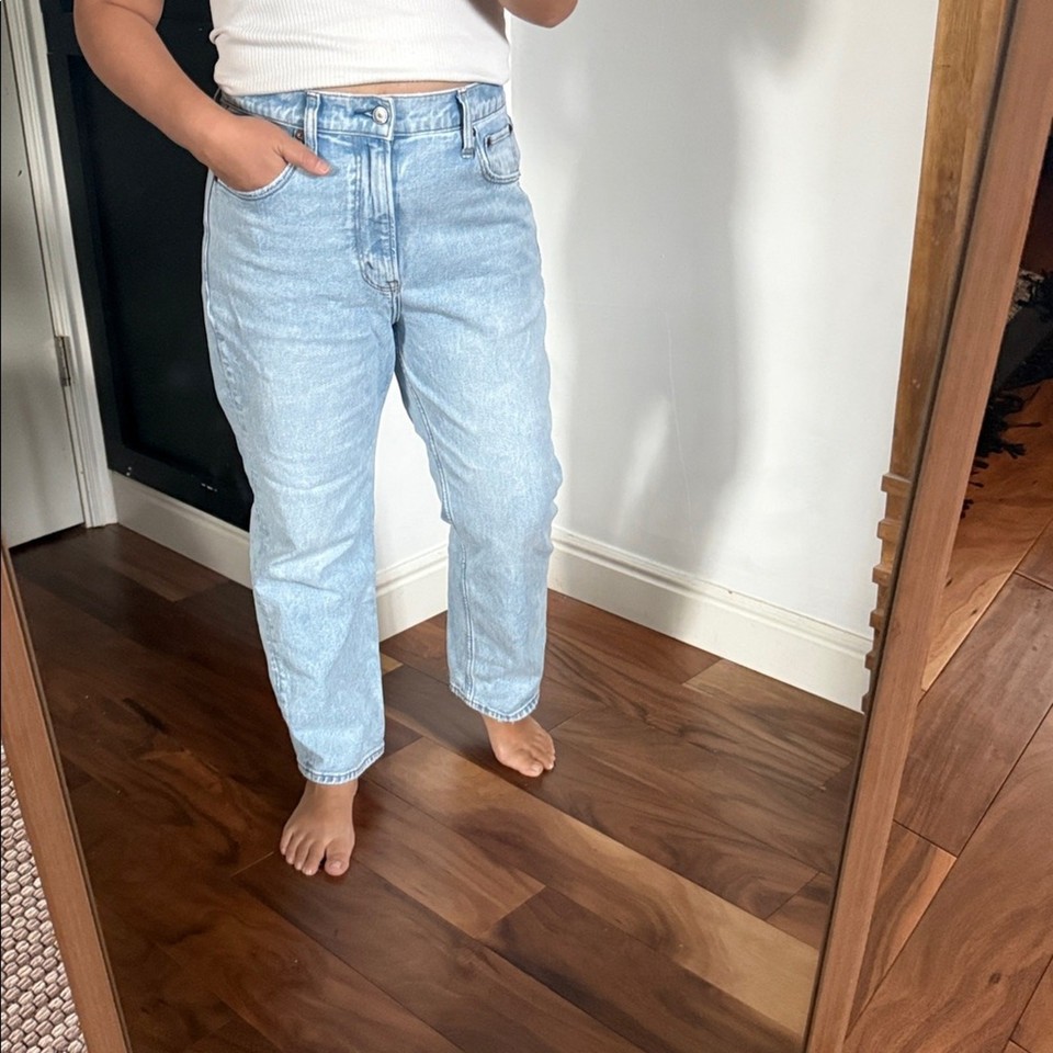 Abercrombie & Fitch Ultra High Rise Ankle Straight in Light wash. Size ...