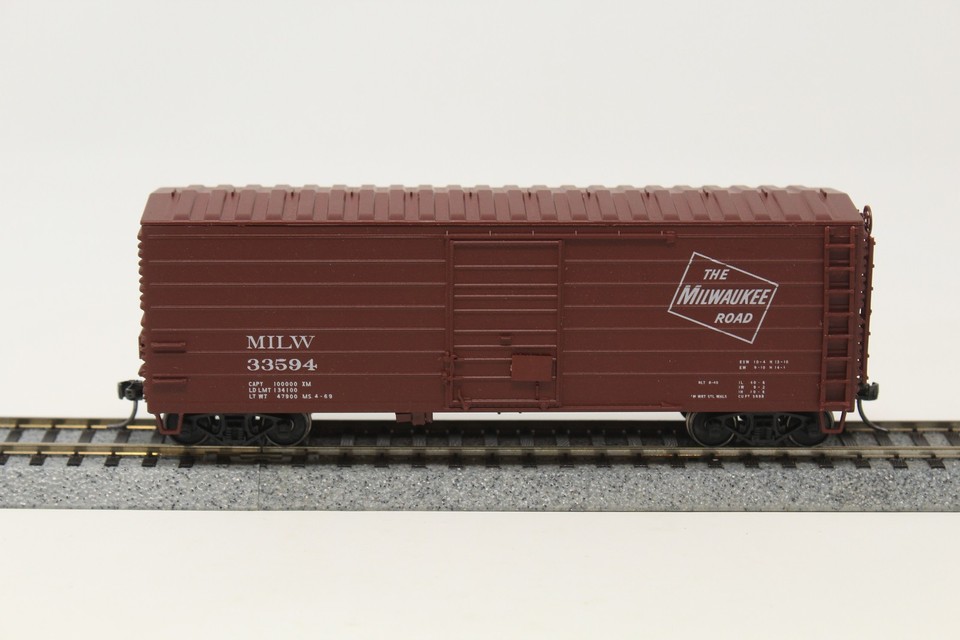 HO Accurail 3994 40' Rib Side Steel Box Car Milwaukee Road MILW 33594 ...