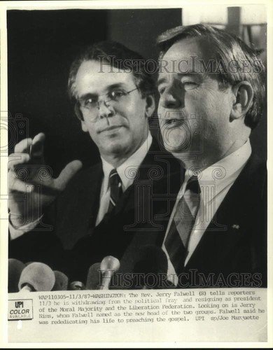 1987 Press Photo Reverend Jerry Falwell speaks to press in Washington ...