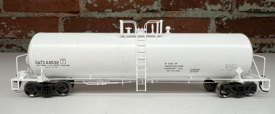 Athearn Genesis ATHG40172 GATX / White GATC 20K Tank Car 3 pack | eBay