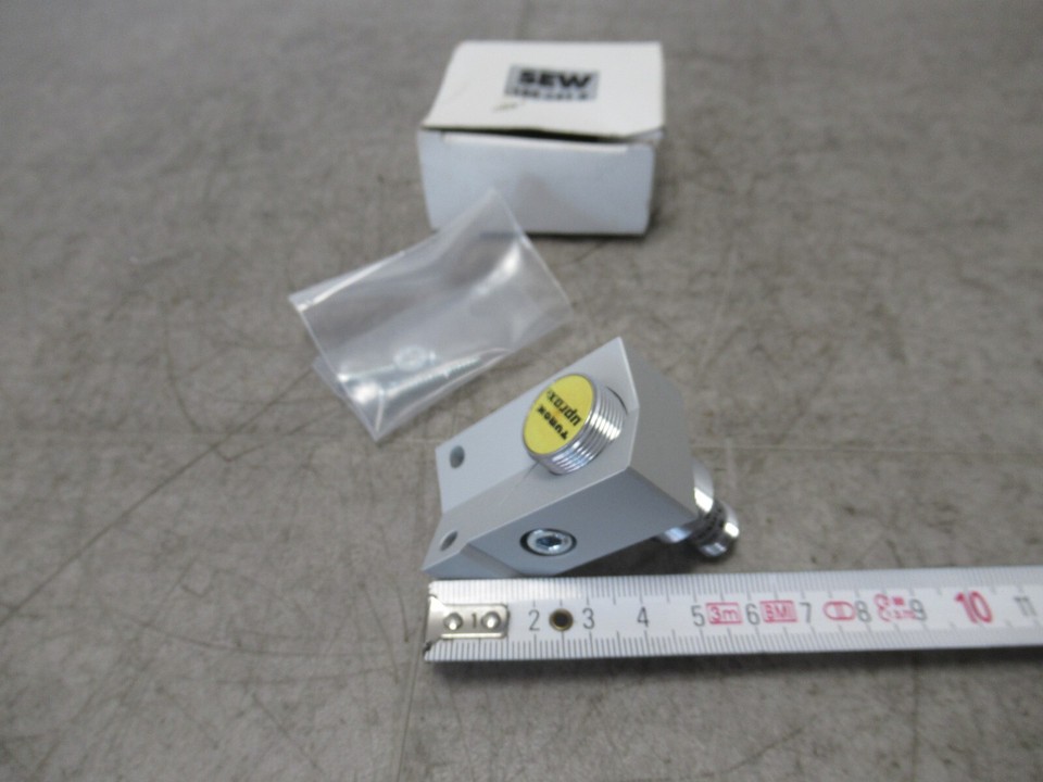 SEW 1852418 Proximity Sensor + Mounting Turck BI5U-M18-AP6X-H1141/S331 ...