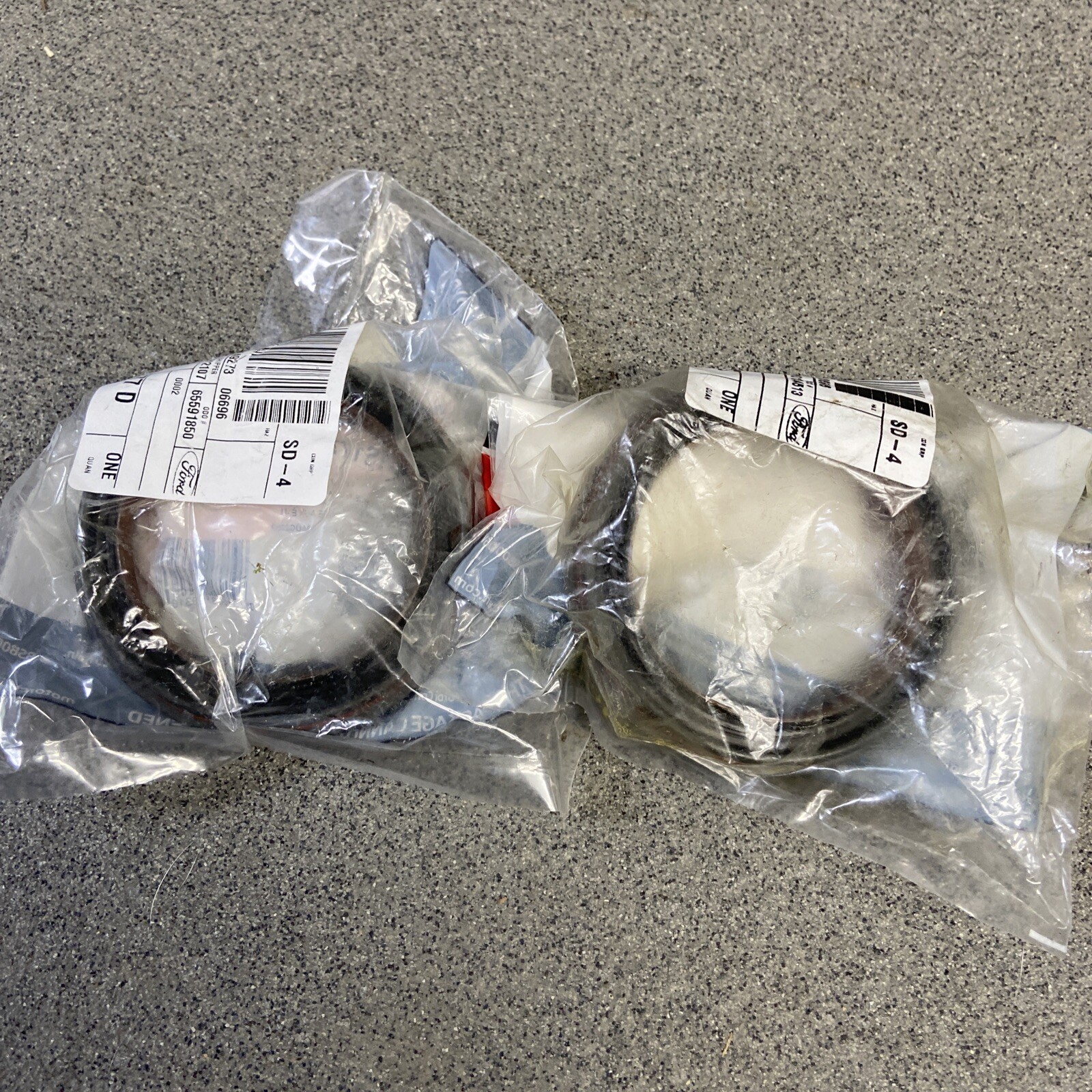 2 Motorcraft Wheel Seals Rear BRS-194 | eBay