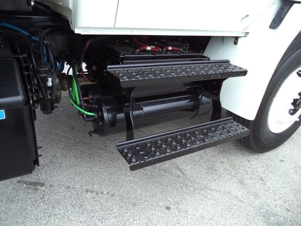 2019 International 4300 26FT DRY BOX TRUCK. RAMP. 25,950LB GVWR *UNDER ...