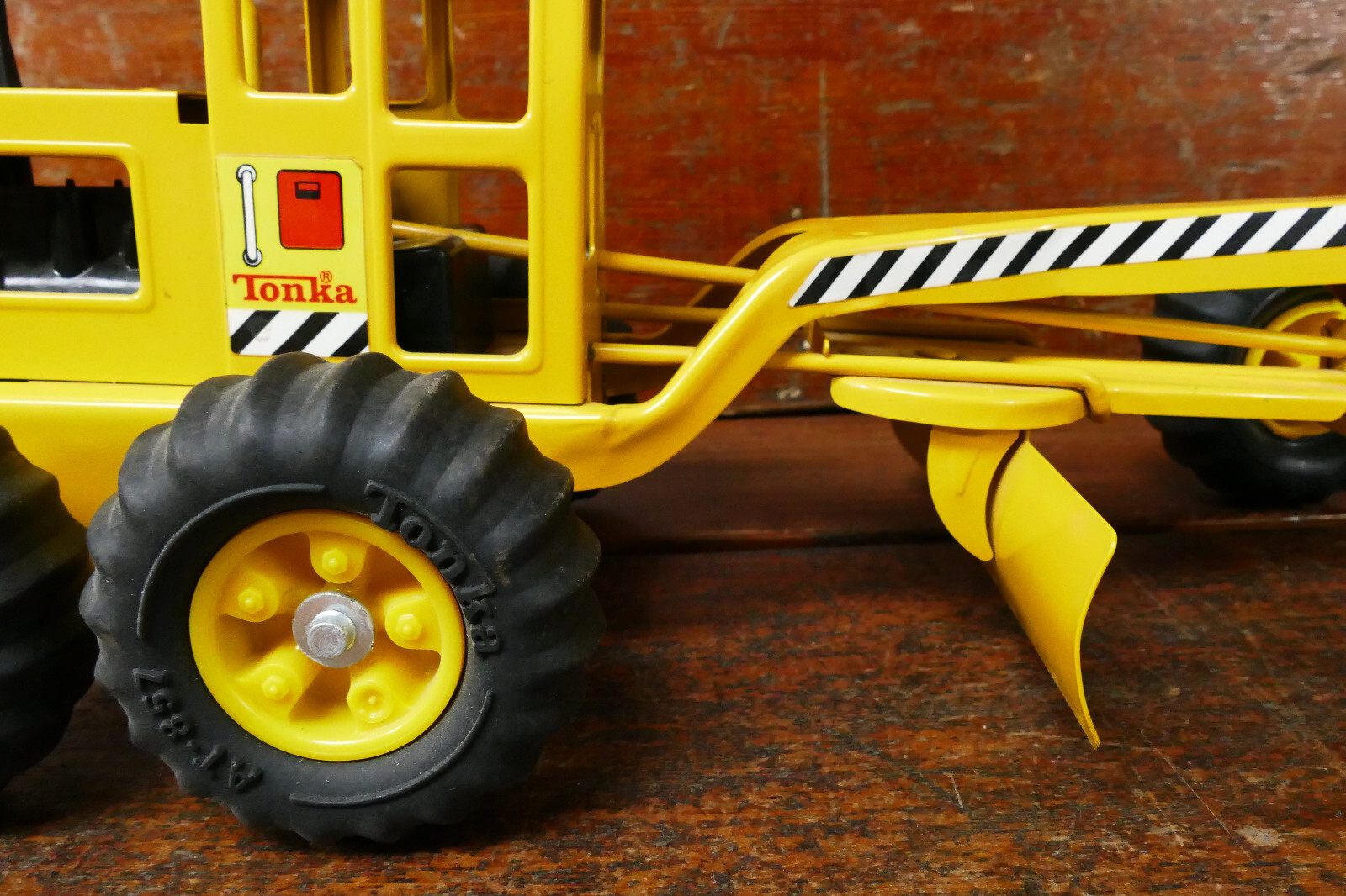 Vintage Yellow Tonka Road Scraper Grader Plow Tractor 16210-A Pressed ...
