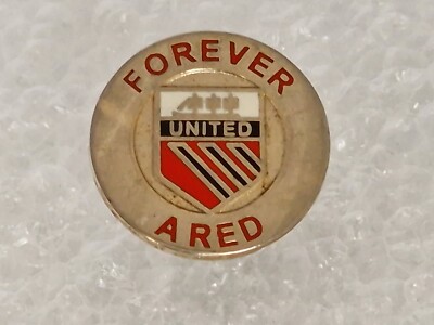 Manchester United RED Devil Munich Pin Badge MUFC Man Utd Memorabilia ...