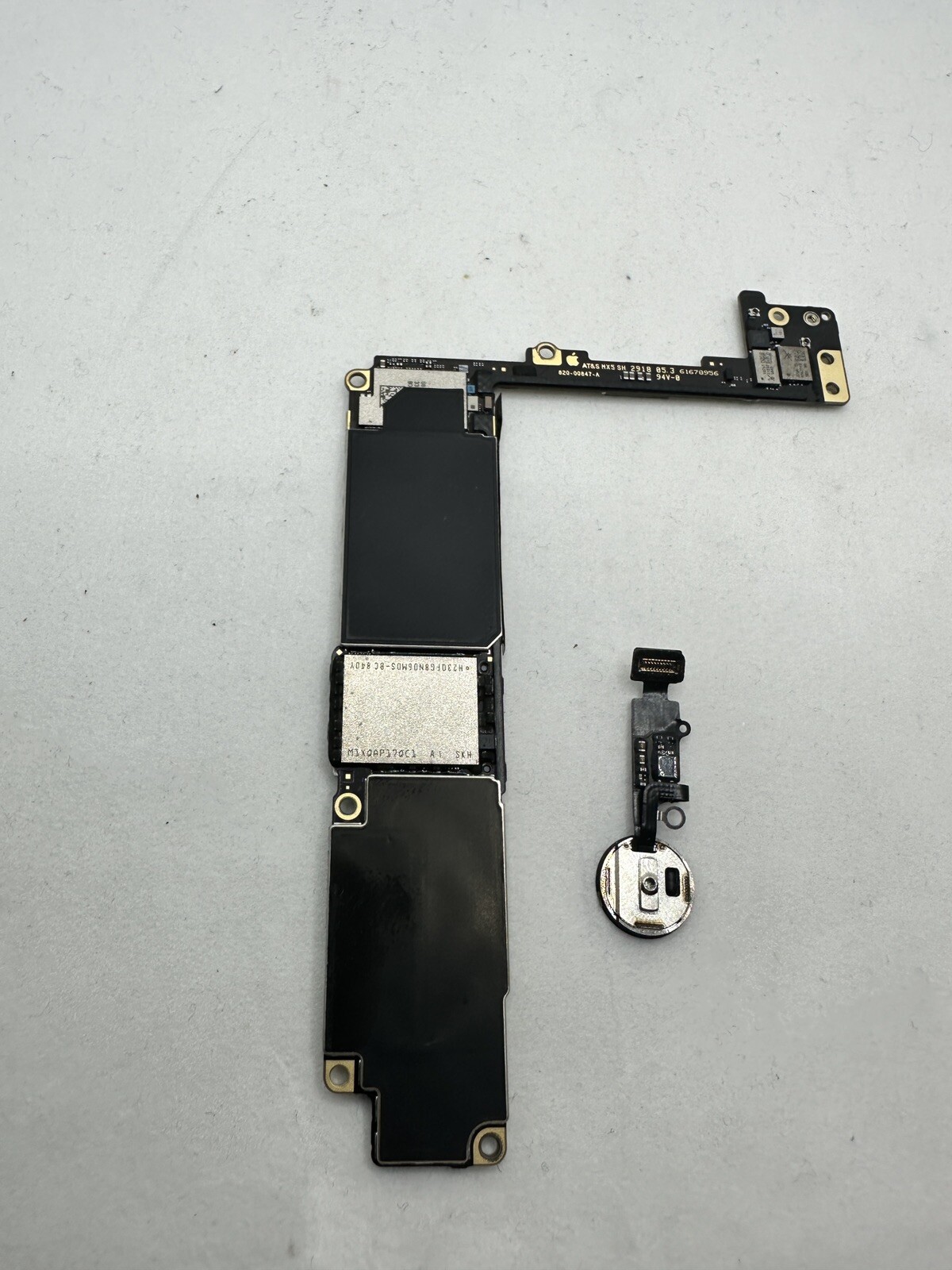 iPhone 8 Plus Motherboard/Logic board / For Parts Or Not Working - FMI ...