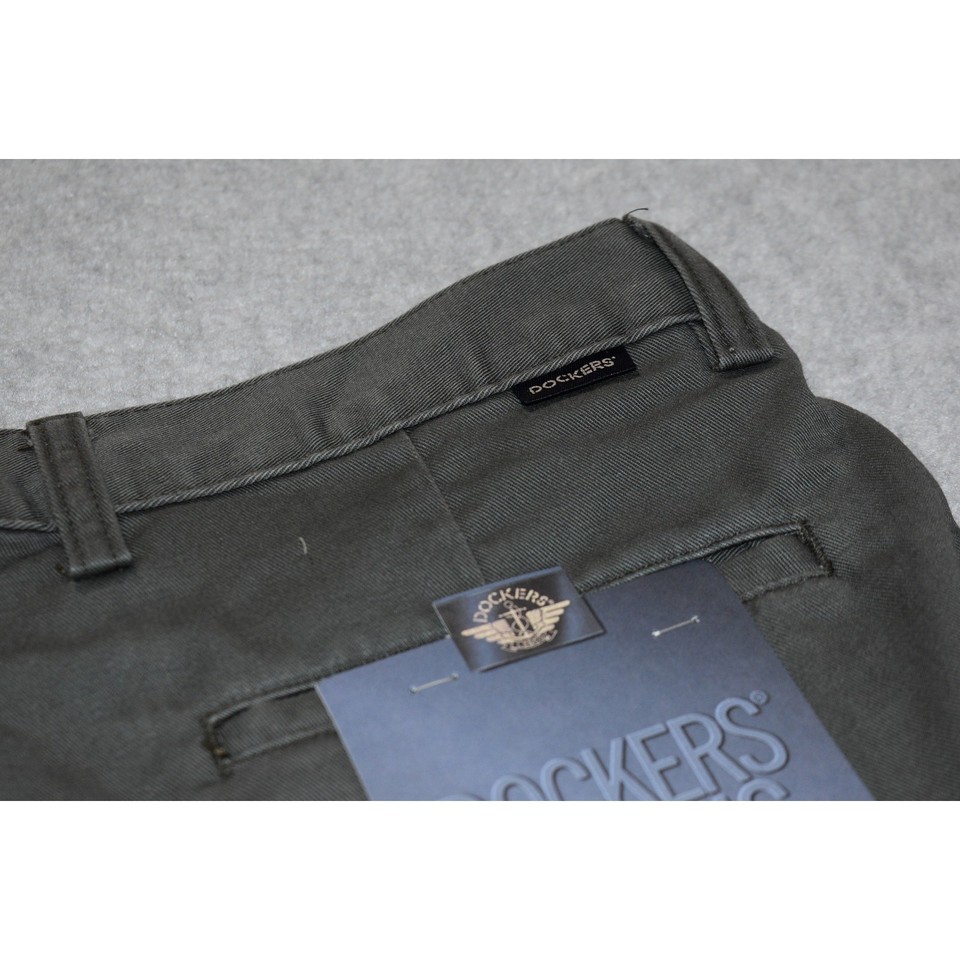 Dockers Pants Mens Size 36 x 30 Signature Khaki Chinos Pleated Straight ...