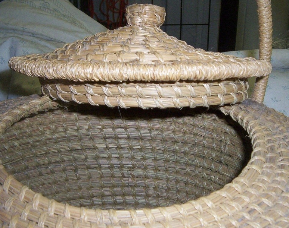 Authentic "Balulamise Baze Bazimele" South African Handwoven Lidded ...