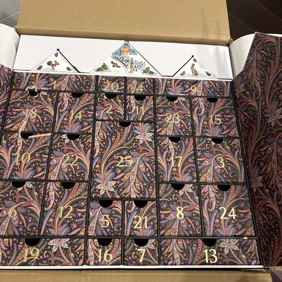 Liberty Beauty Advent Calendar Box Empty with gold paper filling to ...