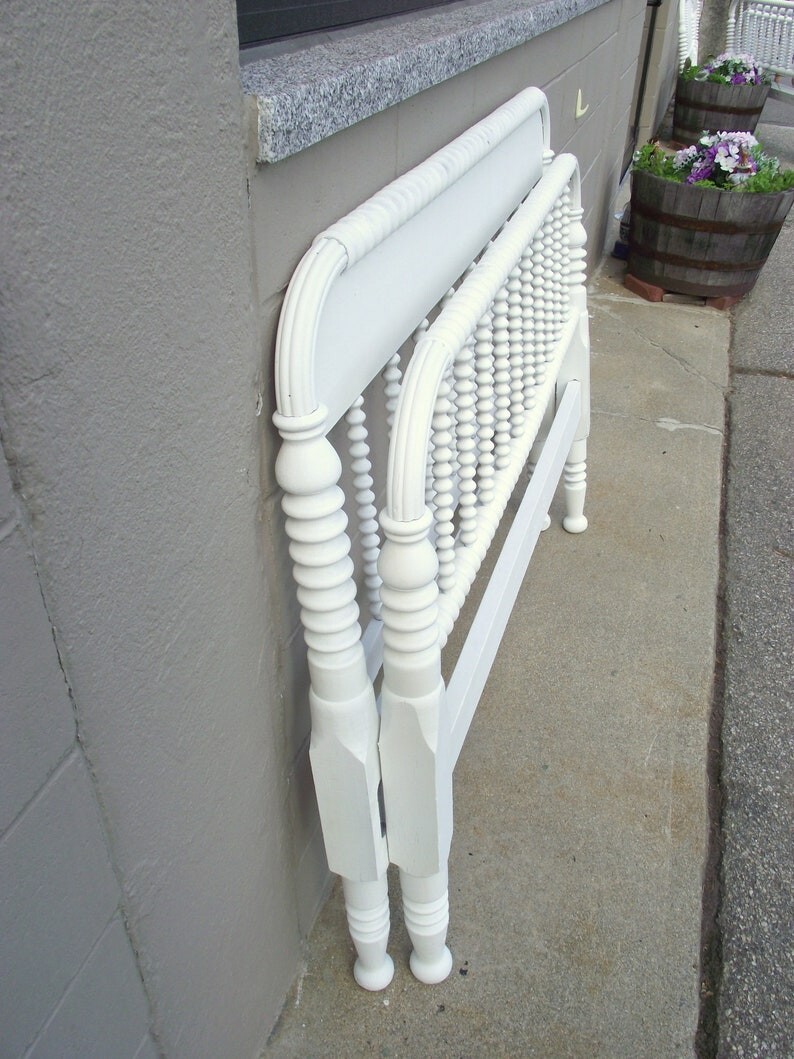 Antique Jenny Lind Bed Heirloom Spindle Spool Full - Shabby Farmhouse ...