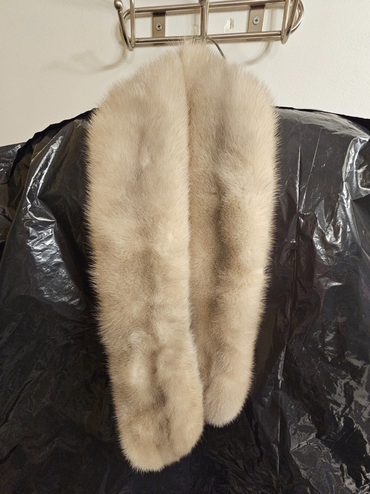 Vintage Cream/Beige Color Fox Fur Stoll - Gem