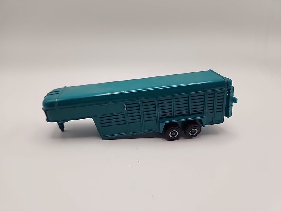 ERTL Gooseneck Horse Livestock Trailer Die-Cast Metal 5th Wheel Toy 1/ ...