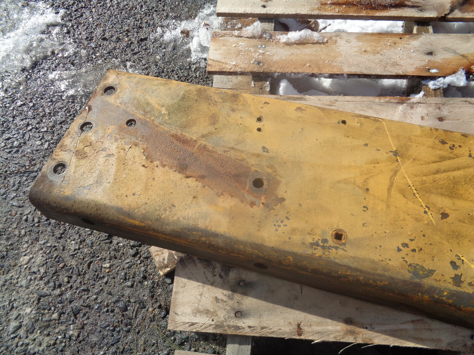 JOHN DEERE 1010 CRAWLER DOZER. LEFT SIDE FRAME WITH MOUNTING BRACKET ...