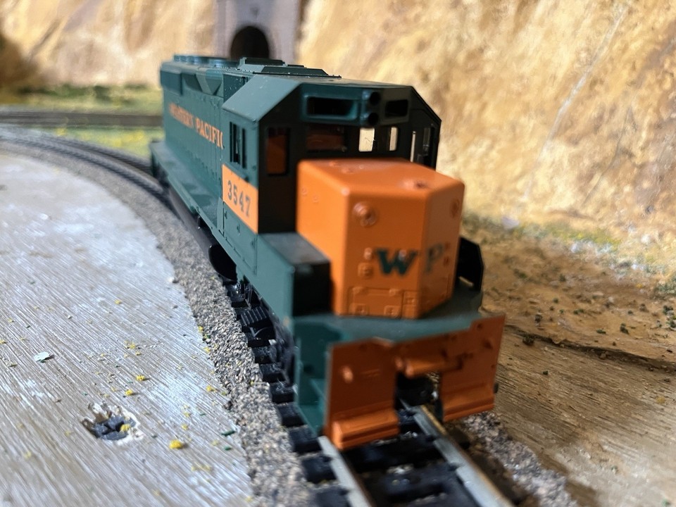 HO Scale Athearn GP40-2 Western Pacific locomotive #3547 | eBay