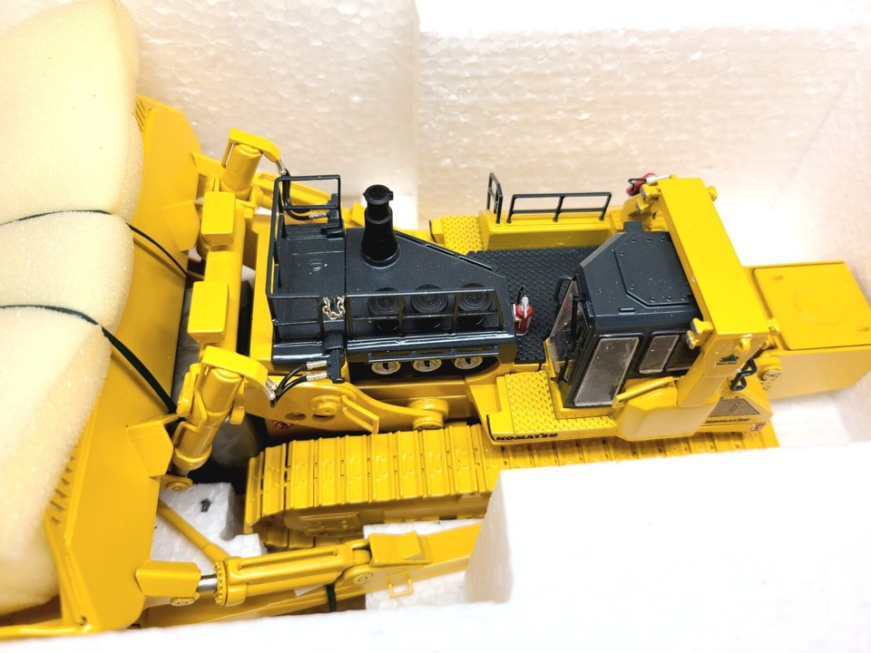 Komatsu D575A-3 SD Super Dozer - A3 Version HiMoBo 1:50 Scale Model ...