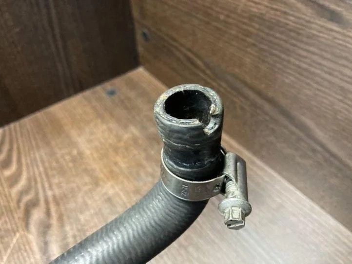 IVECO DAILY VI Box Coolant Hose Pipe 504331494 3.00 Diesel 107kw 2015 ...