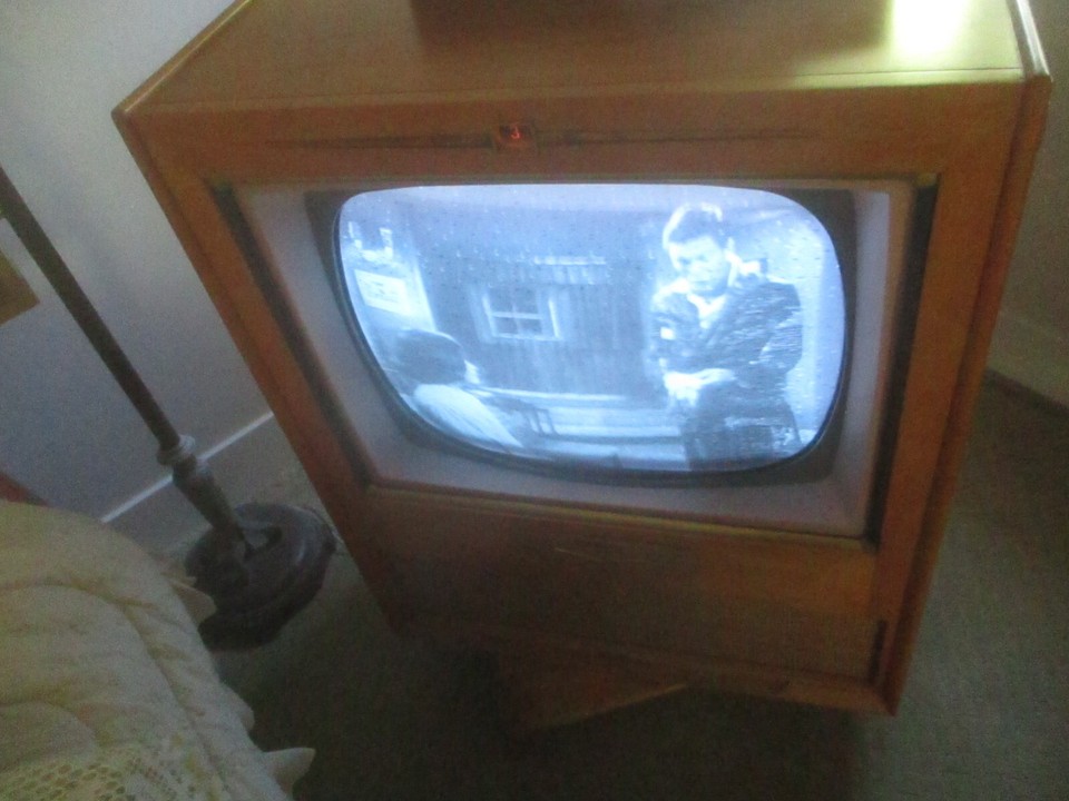 1952 RCA Victor Swivel Television 27" Restored UHF VHF Phono Blonde ...
