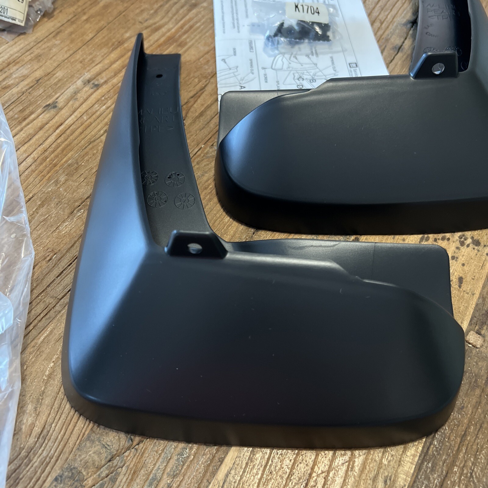 (1) Pair New Chevy Malibu Splash Guards(REAR) GM # 12498917 04 05 06 07 ...