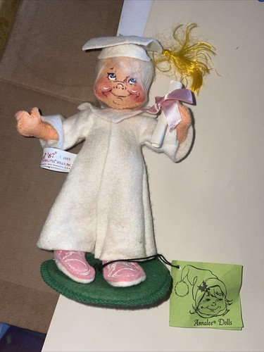 Vintage 1985 ANNALEE Girl Graduate Graduation Doll White Cap & Gown ...