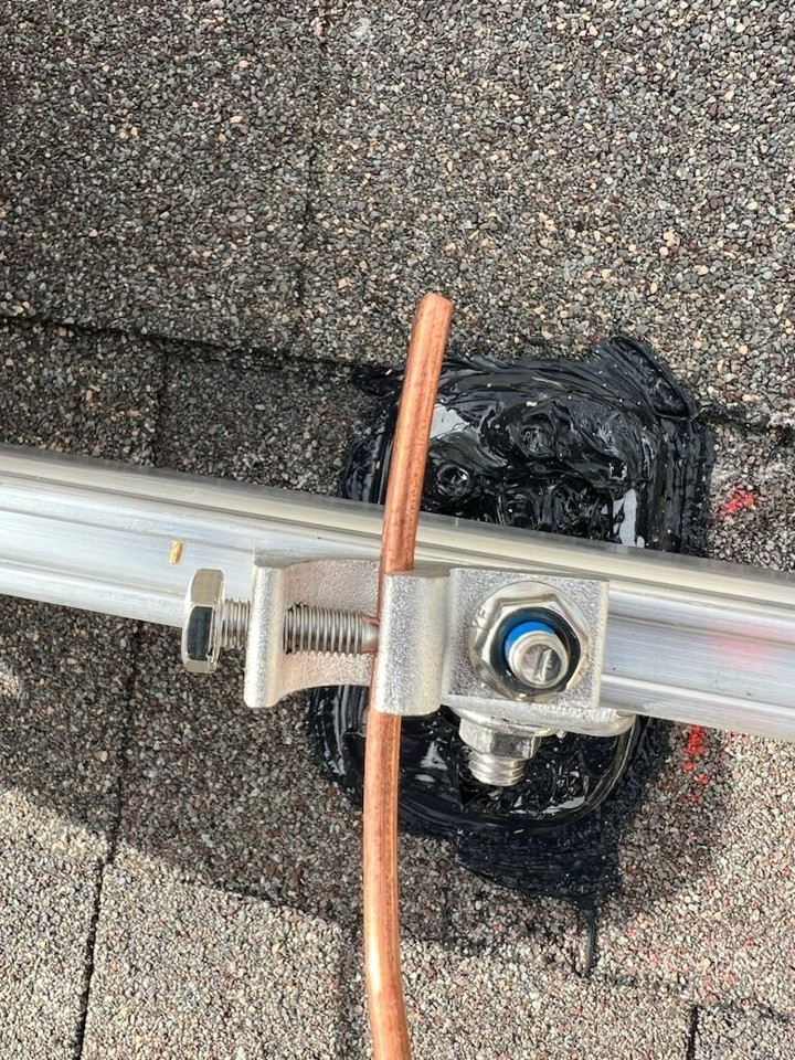 IronRidge XR-LUG-03-A1 Grounding Lug, Low Profile (Solar Grounding Clip ...