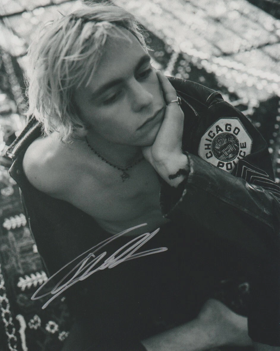 Ross Lynch Autograph Signing