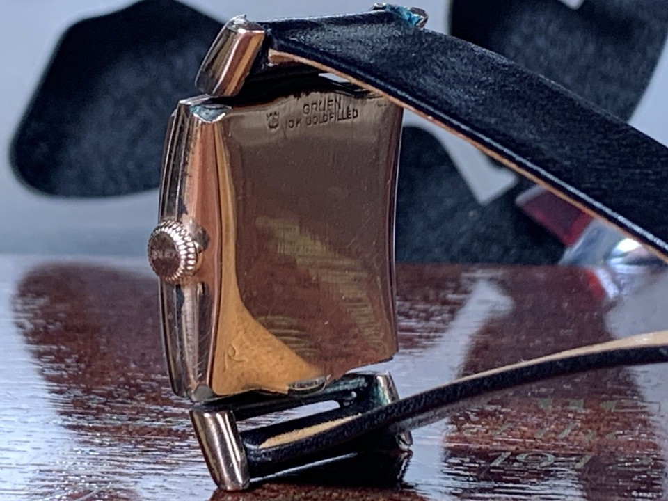 👀 GORGEOUS GRUEN DRIVER’S WATCH Swinging Lugs KEEPS TIME Curved 2 Wrist ...