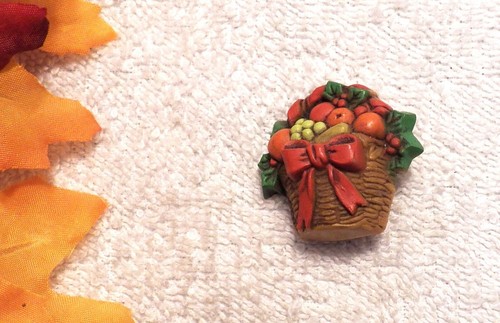 CLASSIC THANKSGIVING PIN BROOCH HARVEST BASKET OF VEGETABLES FALL ...