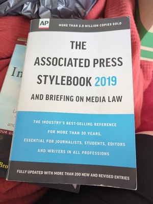 Associated Press Stylebook 2019 and Briefing on Media Law by Associated ...