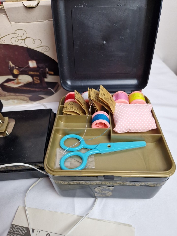 Vintage Singer Toy child's sewing machine | eBay
