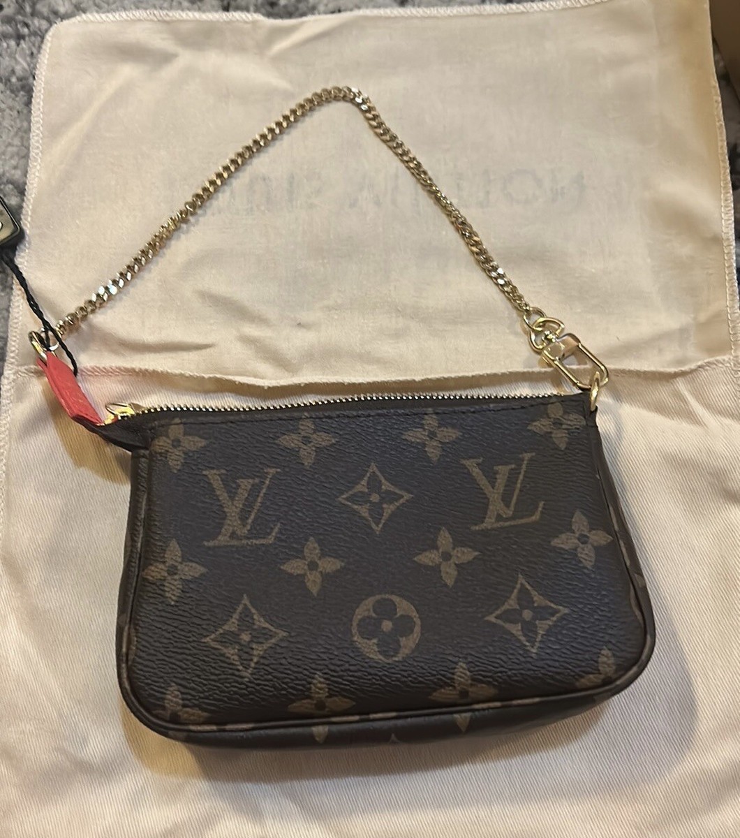 LOUIS VUITTON Mini Pochette Accessoires 2022 Christmas LOUIS VUITTON Mini Pochette Accessoires 2022 Christmas