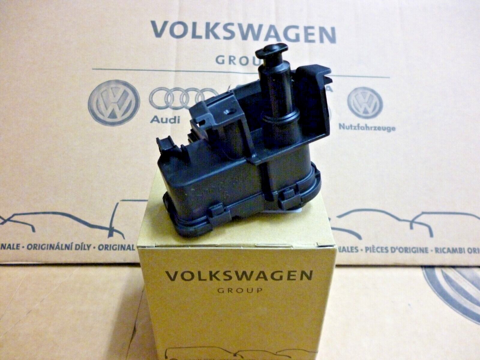 NEW GENUINE SEAT LEON 2013 - 2017 FUEL FLAP SERVO MOTOR 7P0810773F ...