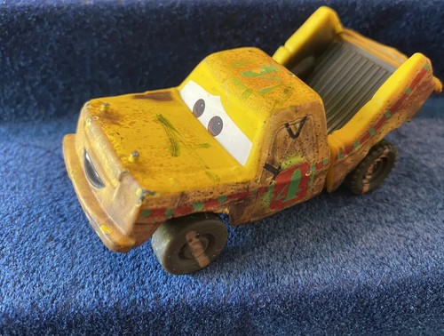 DISNEY PIXAR TACO DIE-CAST CARS 3 MOVIE YELLOW SMASHED UP THUNDER ...