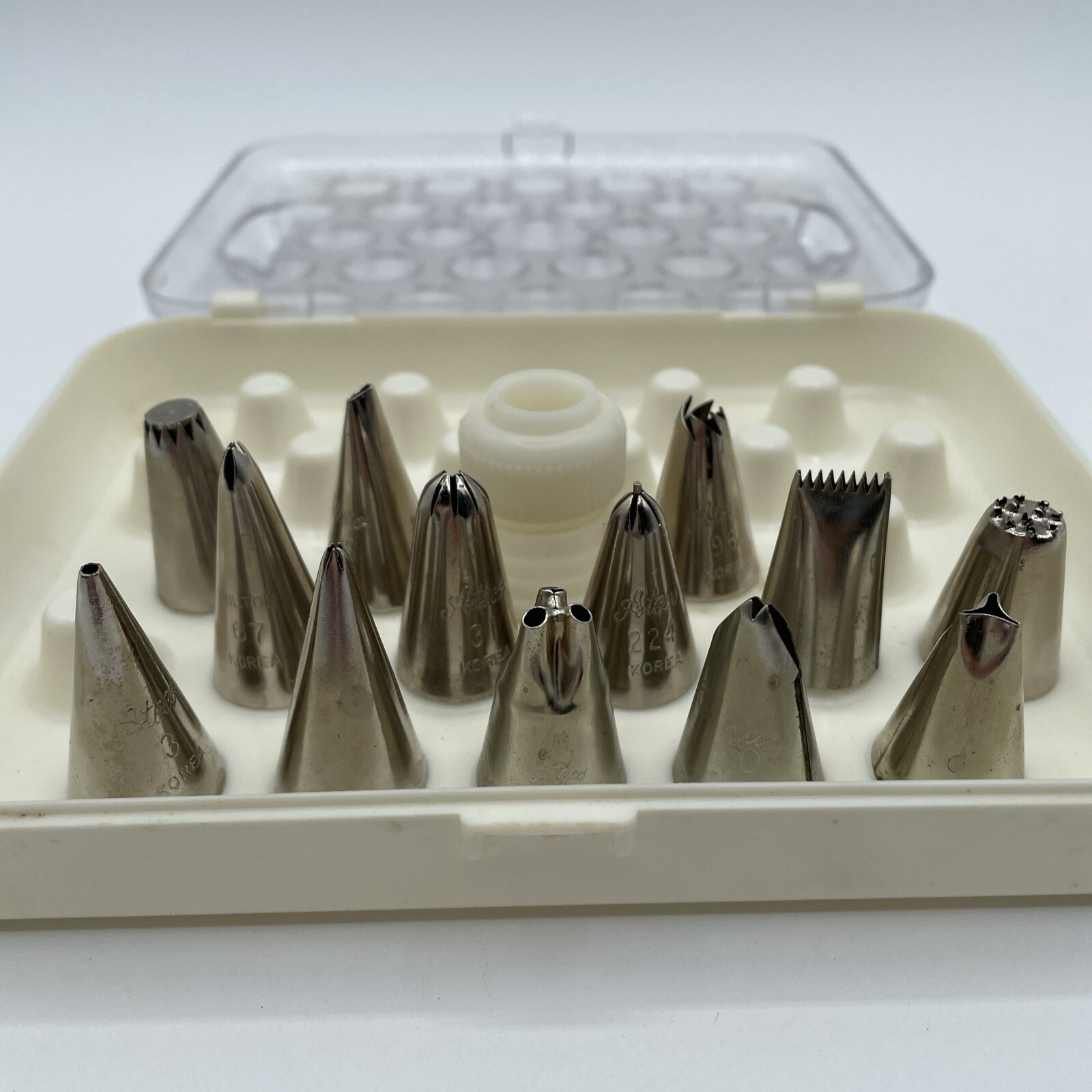 Wilton Cake Decorating Tips Holds 26 Tips Includes 13 Tips READ | eBay