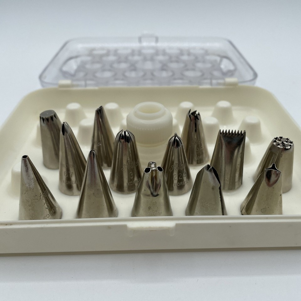 Wilton Cake Decorating Tips Holds 26 Tips Includes 13 Tips READ | eBay